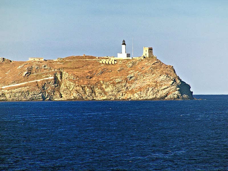La Tour de la Giraglia, sur l'île de la Giraglia à Ersa La Tour de la Giraglia, sur l'île de la Giraglia à Ersa
