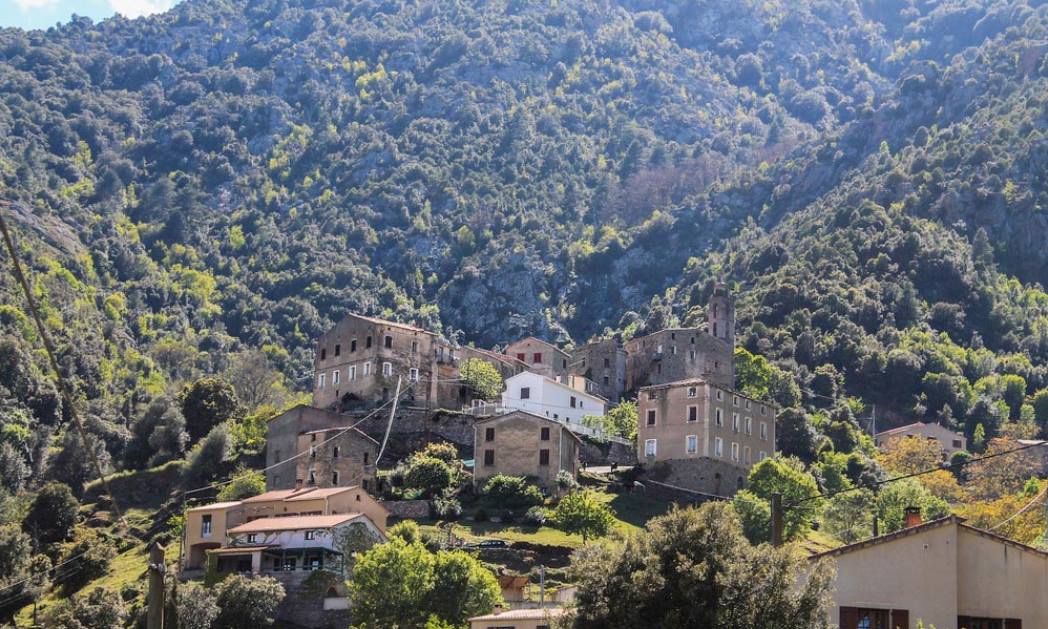 Le village de Popolasca dans la Vallée du Golo et du Niolu