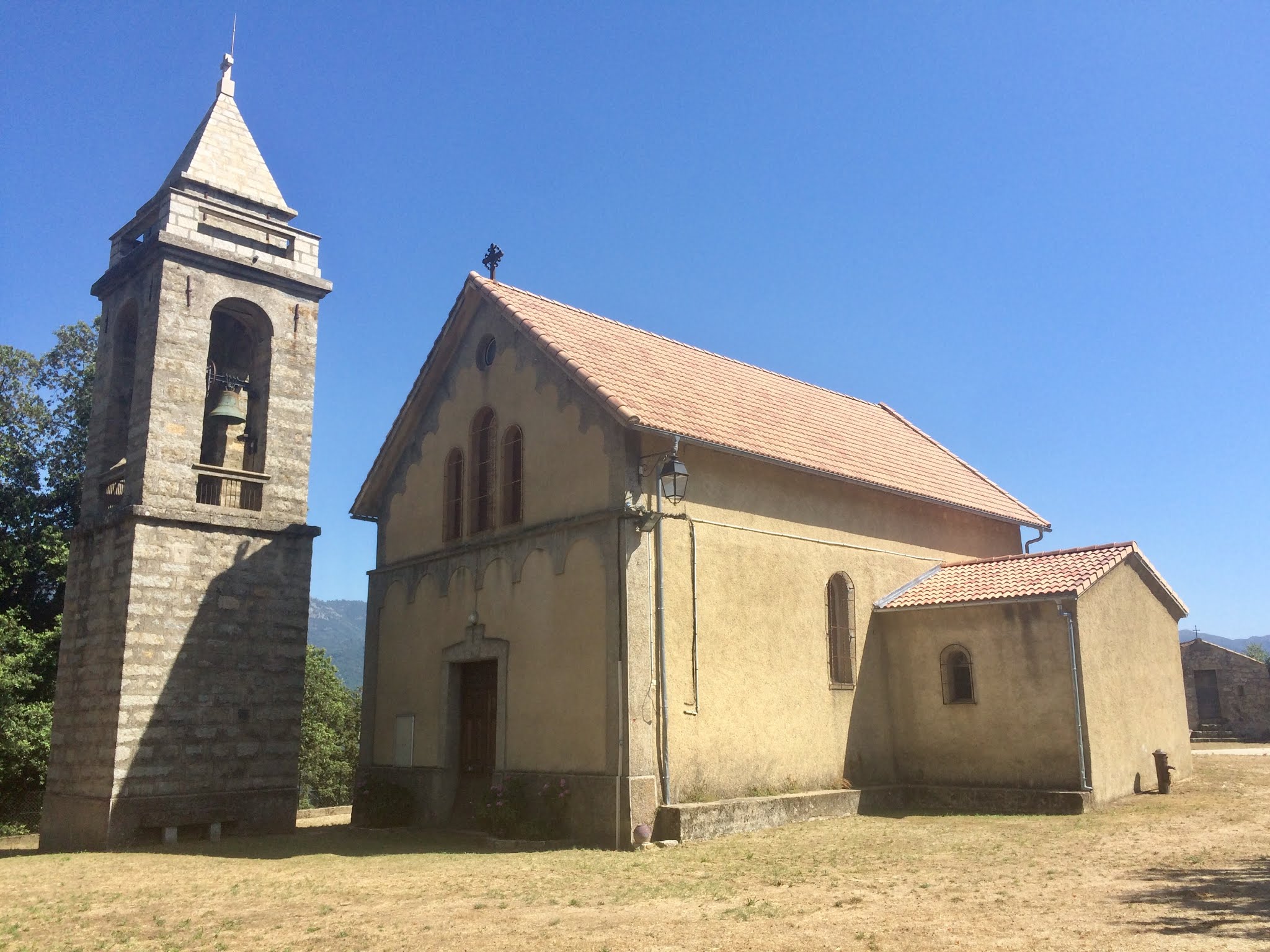 Zévaco et son ancienne chapelle cimeteriale à Arca